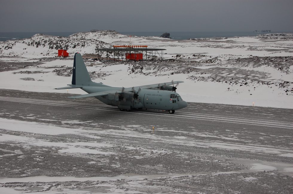 MOP confirma obras por $19.000 millones en la pista del Aeródromo Teniente Marsh en la Antártica ...